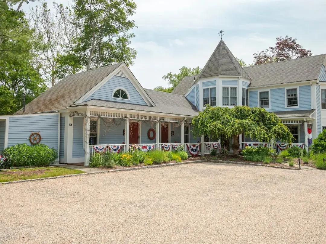 Historic Decor And Scenic Delights - Charming Nautical Retreat - Westerly, RI