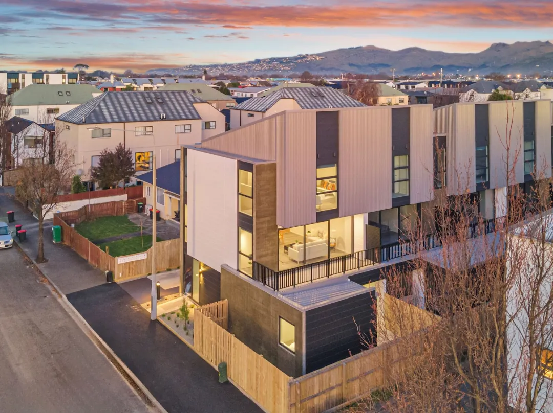 Group And Family Friendly - 3 Bedroom Townhouse With Garage - Christchurch