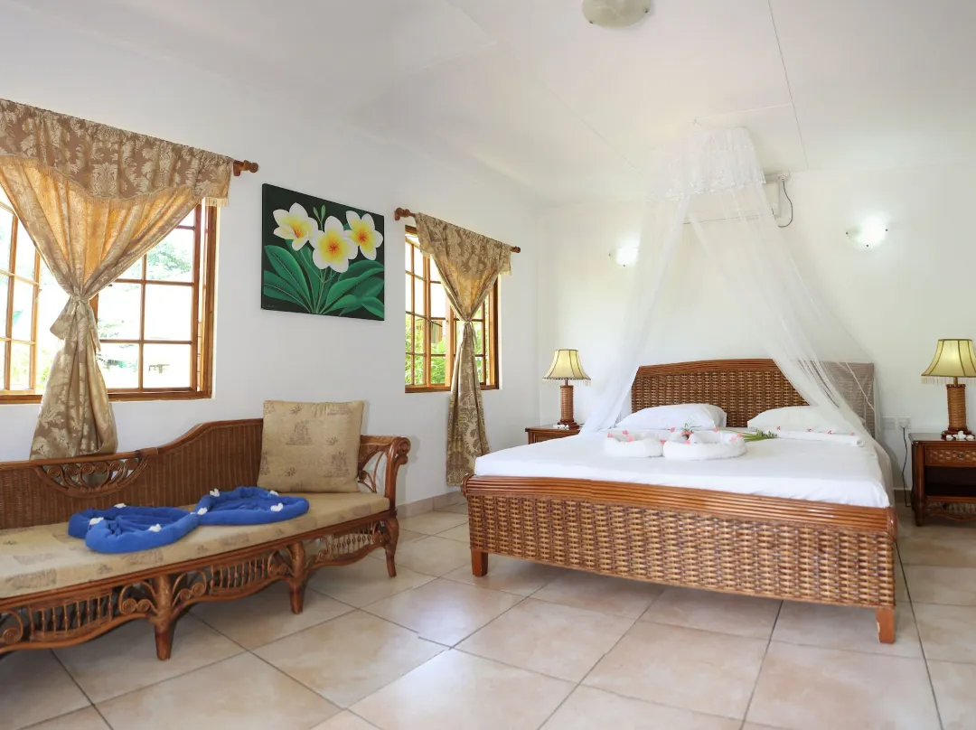 Le Surmer Self Catering Chalets - Mahé