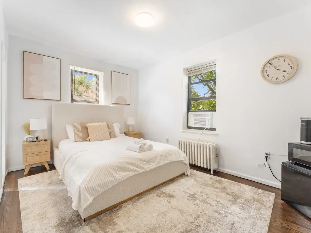 Chic Design And Convenient Access - Stylish Urban Retreat - Staten Island, NY