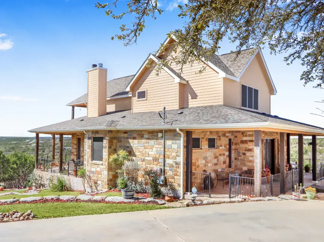 Breathtaking Views And Cozy Comfort - Stunning Hill Country Retreat - Canyon Lake, TX