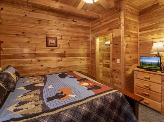 Breathtaking Mountain Views And Home Theater - Exquisite Hilltop Retreat - Gatlinburg, TN