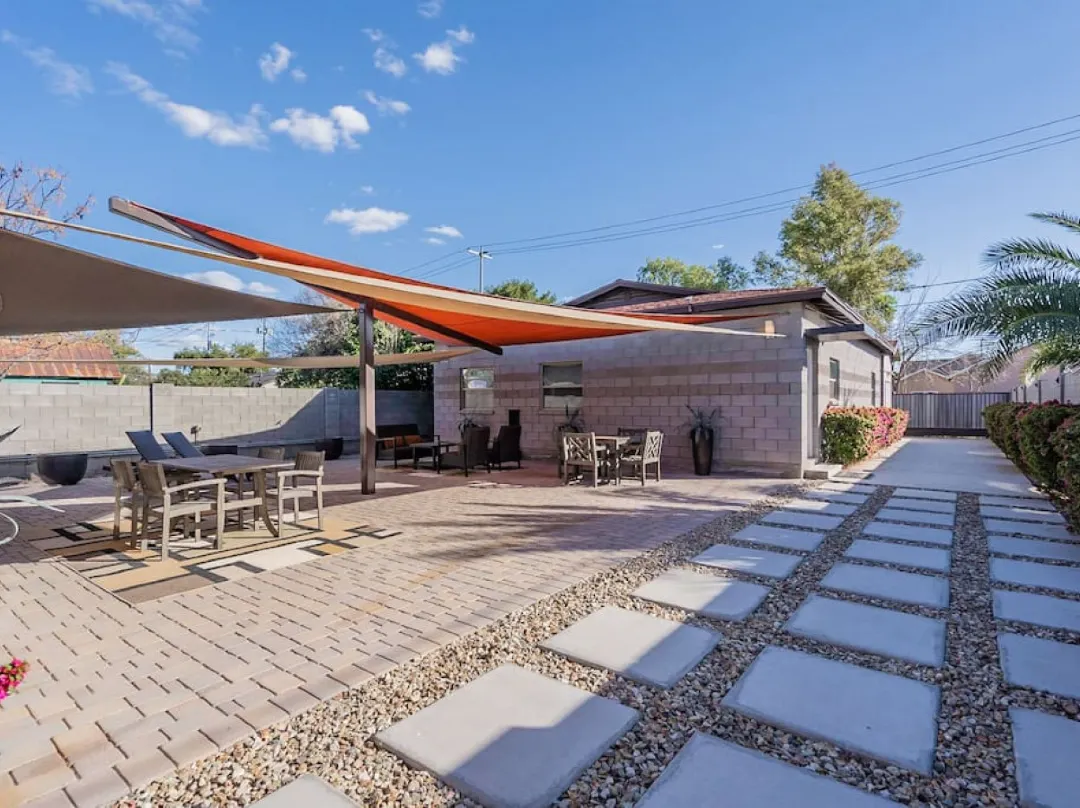 Stylish Retreat - Charming Historic Home, Peaceful Courtyard - Phoenix