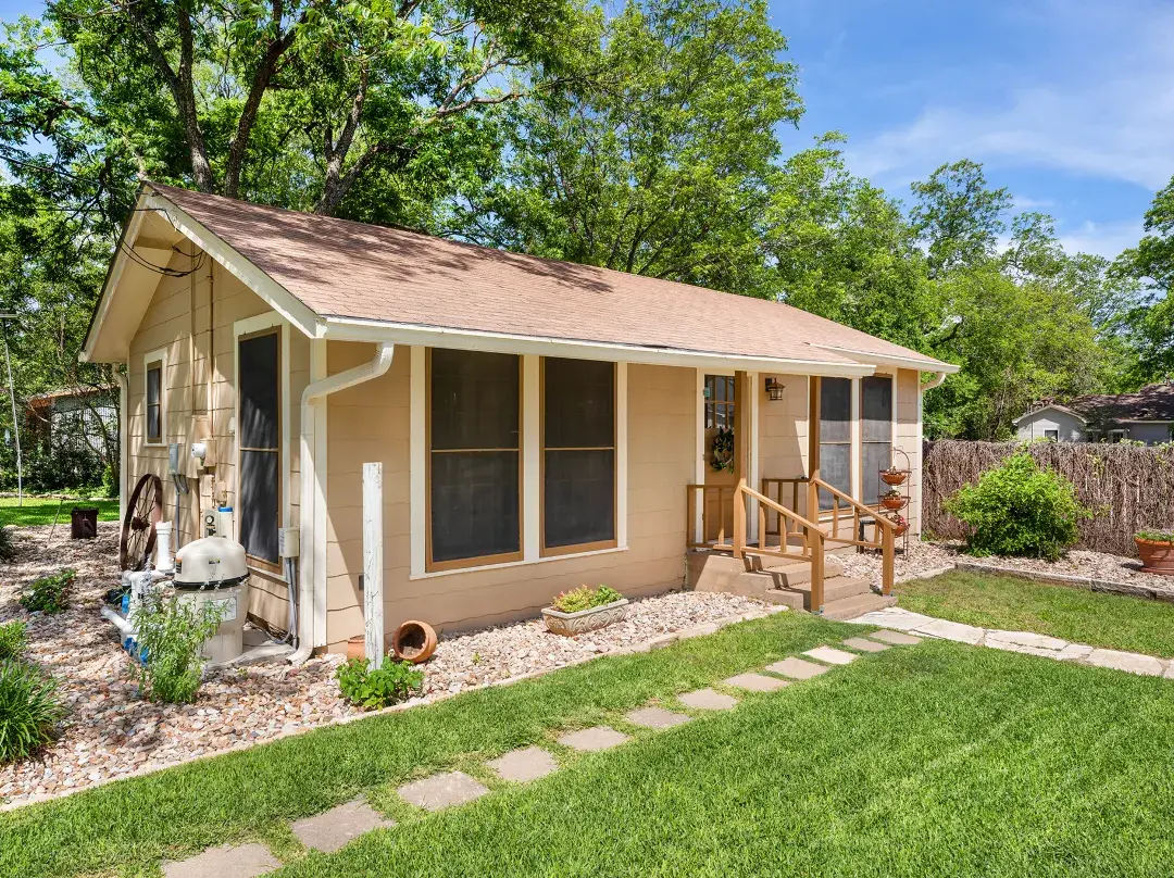 Private Hot Tub And Shared Pool Escape - Charming Serene Haven - Fredericksburg, TX