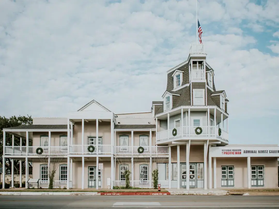 Shared Pool And Hot Tub Access - Luxurious Haven - Fredericksburg, TX