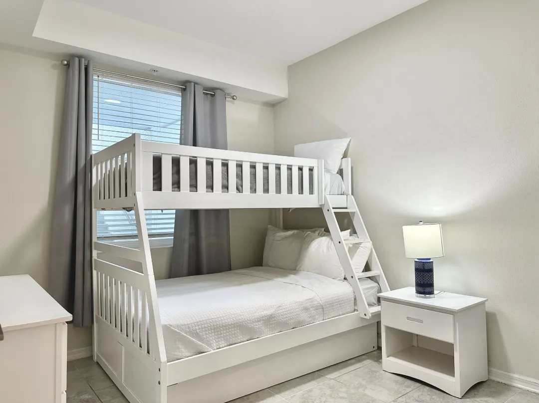 Exquisite Design And High-end Amenities - Stunning Lakefront Haven - Kissimmee, FL