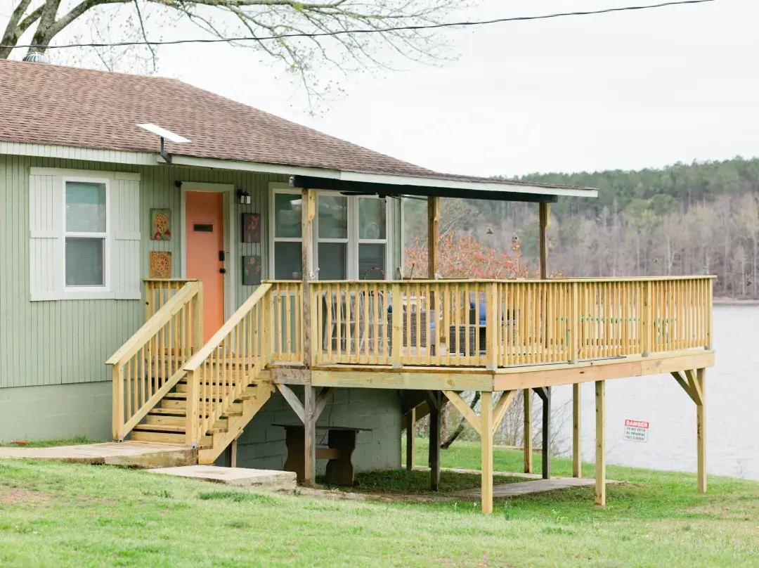Spacious Kitchen And Relaxing Atmosphere - Gorgeous River Retreat - Alabama