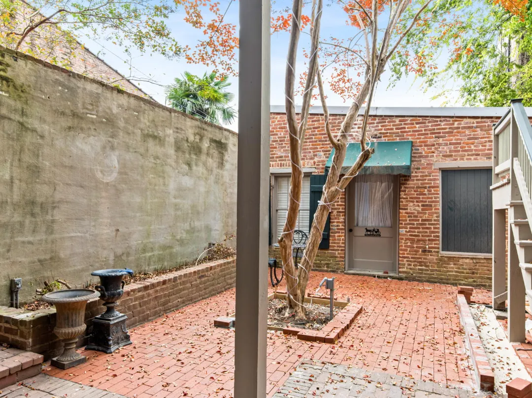 Full Kitchen And Washer Dryer Convenience - Spacious Historic Escape - Natchez, MS