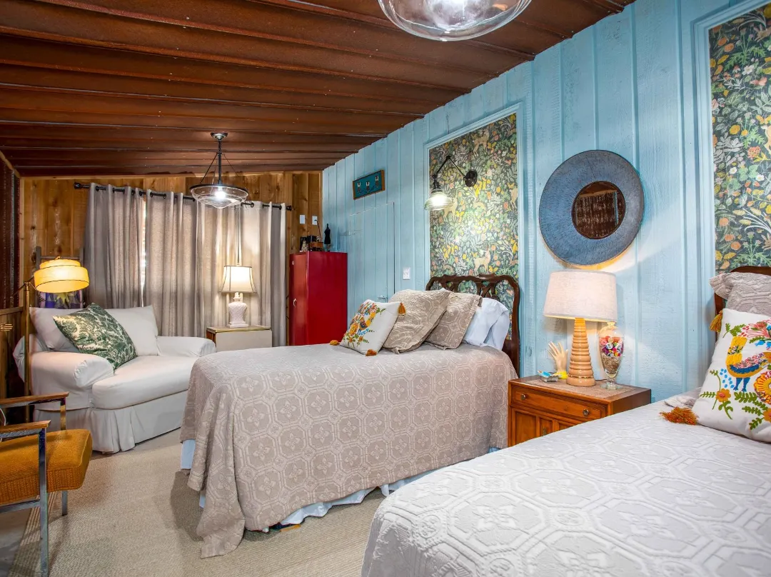 Serene Outdoor Retreat - Private Garden, Cozy Firepit, Wifi - Fredericksburg, TX