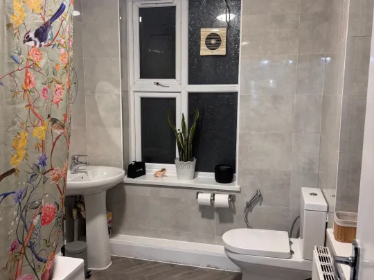 Charming Guest Room In Morden With Modern Amenities - London