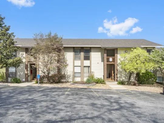 Covered Balcony And Resort Amenities - Charming Condo Getaway - Branson, MO