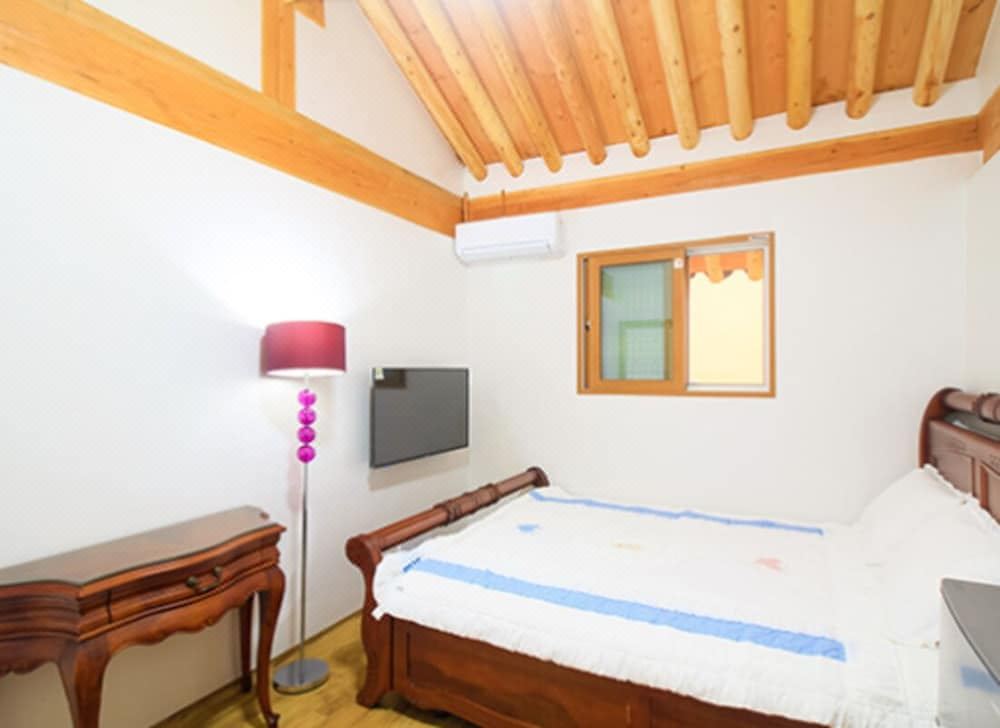 Suncheon Moonlight Love Hanok Pension - Suncheon-si