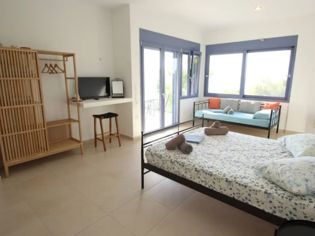 Antigone  By  Frangki Tourism Solutions - Эгина