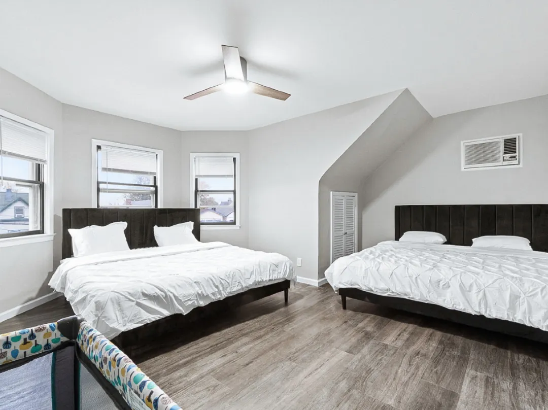 Ideal For Large Groups With Easy City Access - Charming Spacious Getaway - Newark, NJ