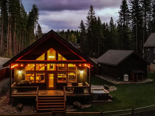 Stunning Game Room And Relaxing Hot Tub - Serene Forest Retreat - Roslyn, WA