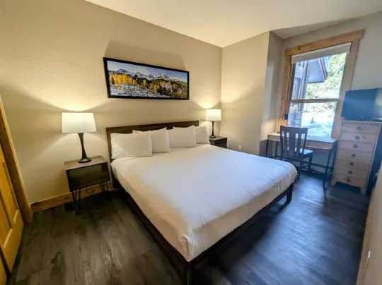 Cozy Haven With Hot Tub And Spacious Layout - Inviting Mountain Retreat - Silverthorne, CO