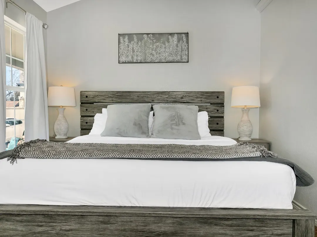 Serenity Bliss - Downtown Retreat With Pool & Hot Tub - Fredericksburg, TX