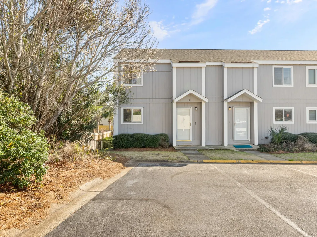 Coastal Retreat With Pool Access And Spacious Layout - Inviting Sanctuary - デスティン, FL