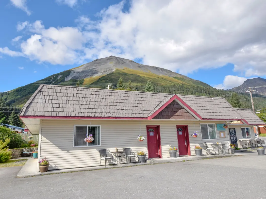 Trailhead Lodging - Seward, AK