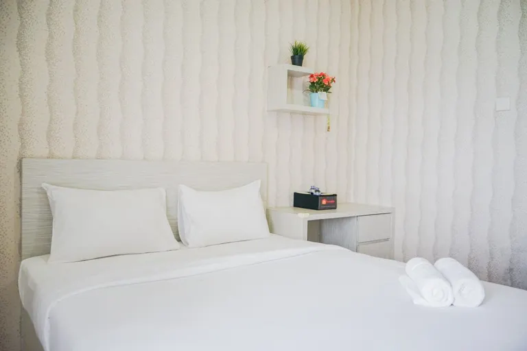 Simply Monochrome And Minimalist Studio At Serpong Greenview Apartment - Tangerang Selatan