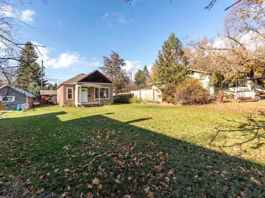 Prime Location Near Local Shops And Restaurants - Charming Cozy Retreat - Coeur d'Alene, ID