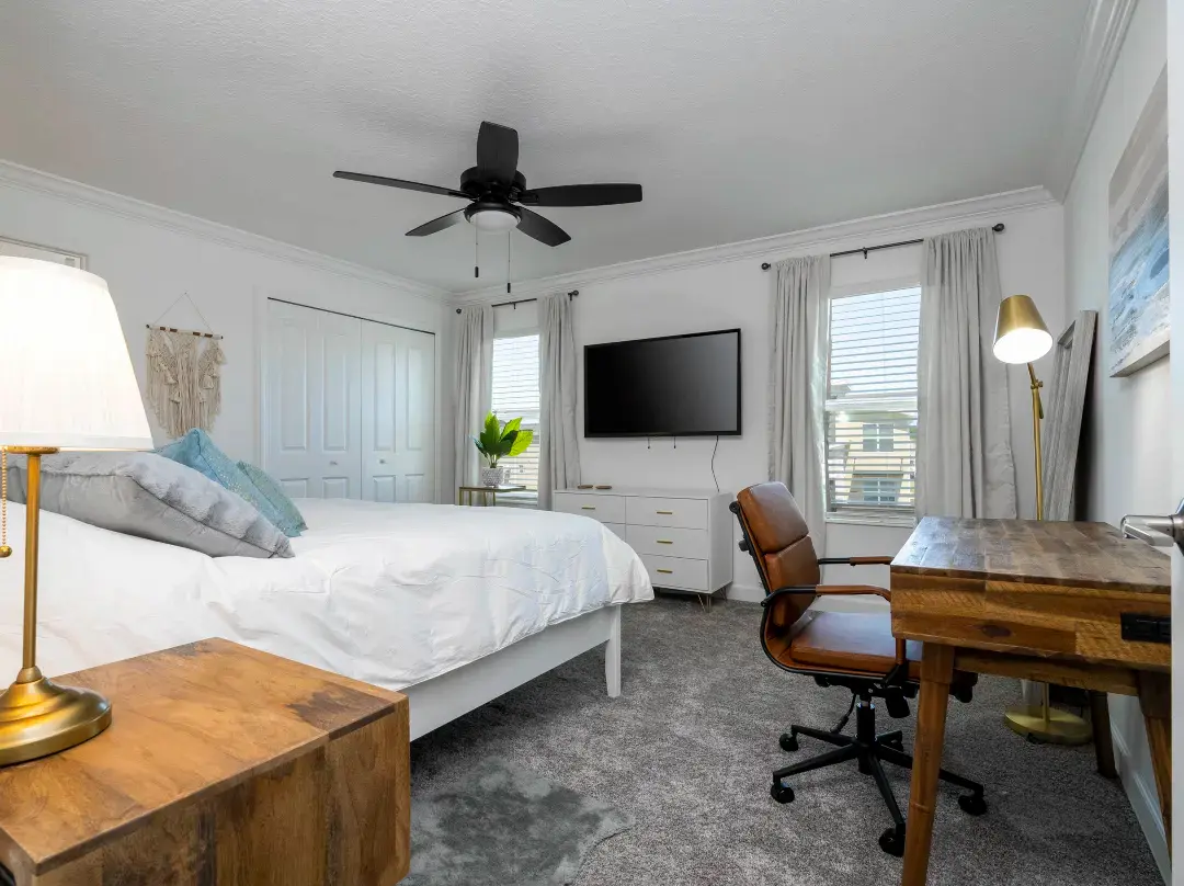 Modern Retreat - Wheelchair Accessible, Spa, Pool, Wifi - Kissimmee, FL