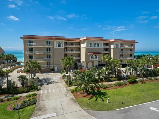 Expansive Private Balcony And Luxury Amenities - Stunning Beachfront Escape - Destin, FL
