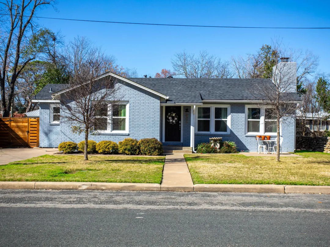 Cozy Retreat - Great Backyard Retreat And Deck With Firepit - Fredericksburg, TX