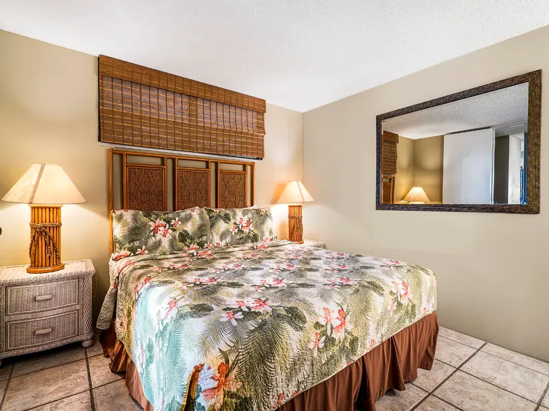 Spectacular Coastline Views And Spacious Lanai - Elegant Oceanfront Retreat - Kailua-Kona, HI