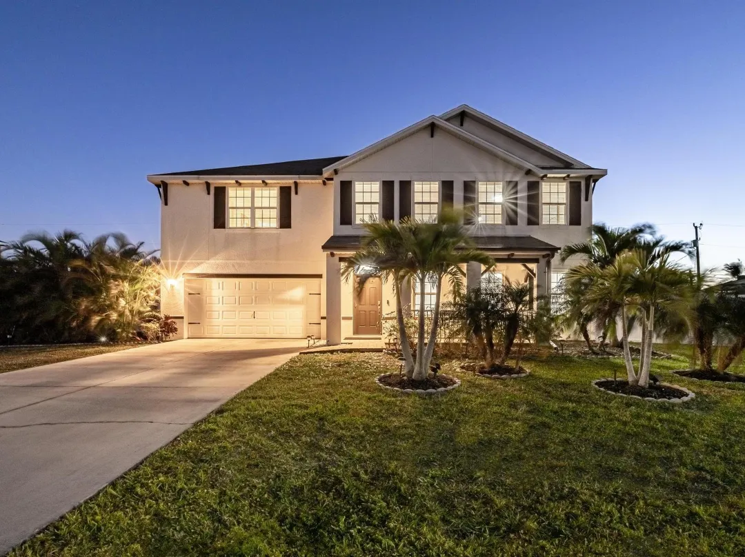 Private Beach And Heated Saltwater Pool - Stunning Coastal Retreat - Cape Coral, FL