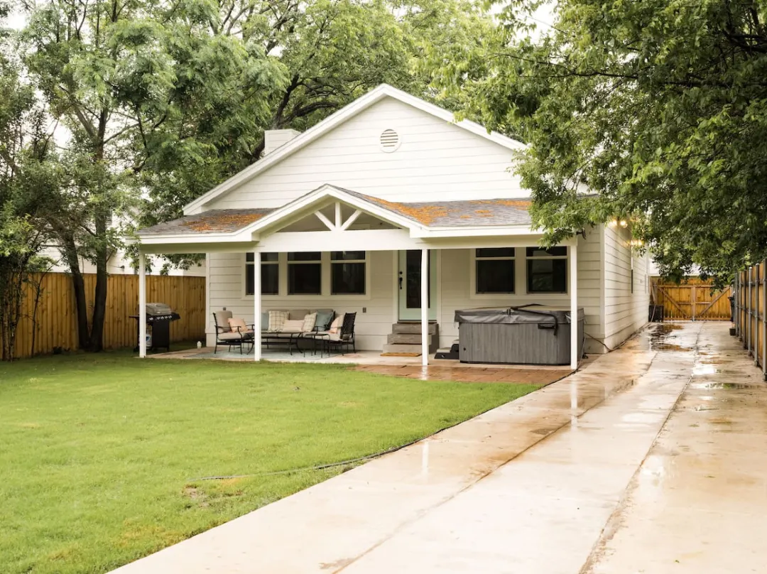 Spacious Haven With Fenced Yard And Comforts - Stunning Retreat - Waco, TX