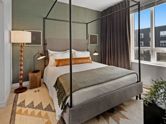 Sterling 1br At Everett | Pool & Gym - Hull, MA