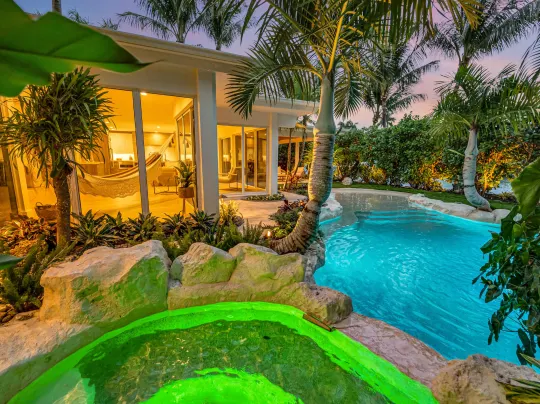 Heated Pool And Lush Tropical Garden - Exquisite Waterfront Retreat - Wilton Manors, FL