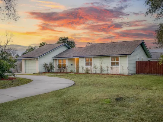 Pool And Fenced Outdoor Space - Cozy Retreat - Atlantic Beach, FL