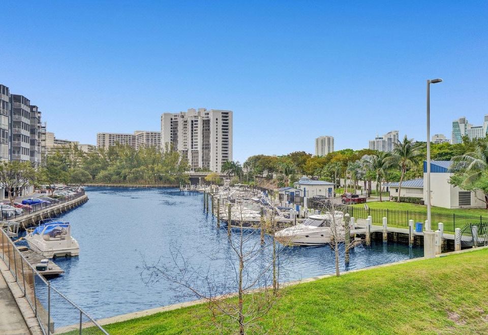 Hallandale Beach | Gulfstream Park | Pool + beach, Hallandale Beach ...