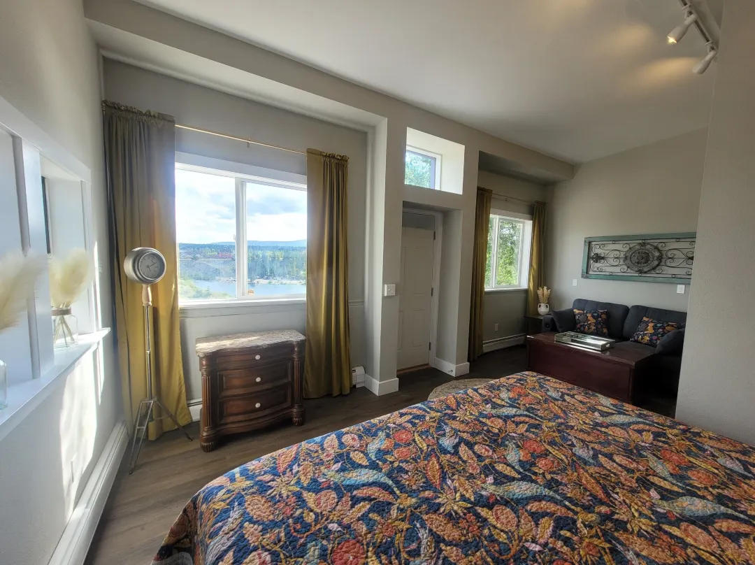 Hand Hotel - Colorado