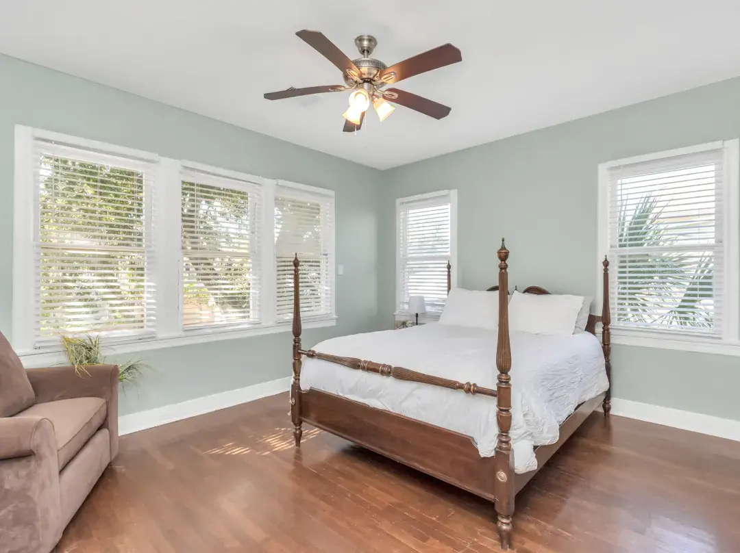 Cozy Living With Modern Amenities - Charming Historical Retreat - Texas City, TX