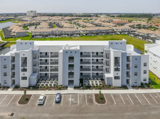 Private Balcony And Access To Resort Amenities - Luxurious Family Retreat - Orlando