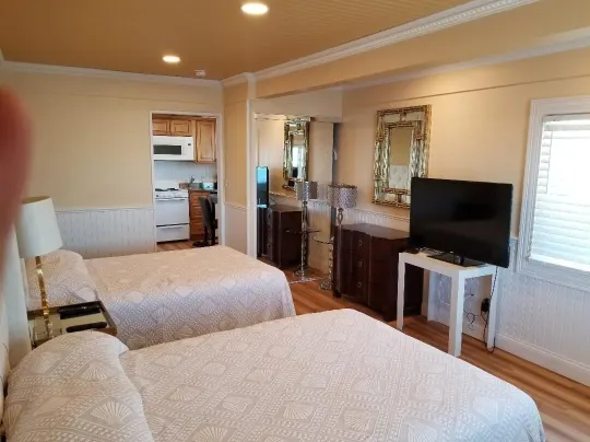 Vineyard Harbor Motel - Oak Bluffs, MA