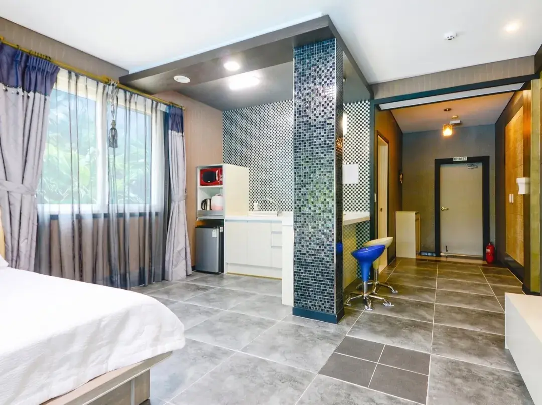 Sokcho White House Swimming Pool Pension - Sokcho-si