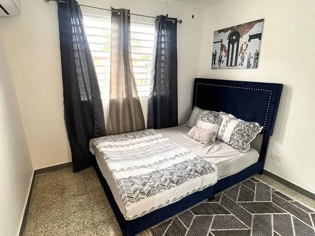 Stylish Remodeled 3br W Yard Near Airport And Beaches - Carolina