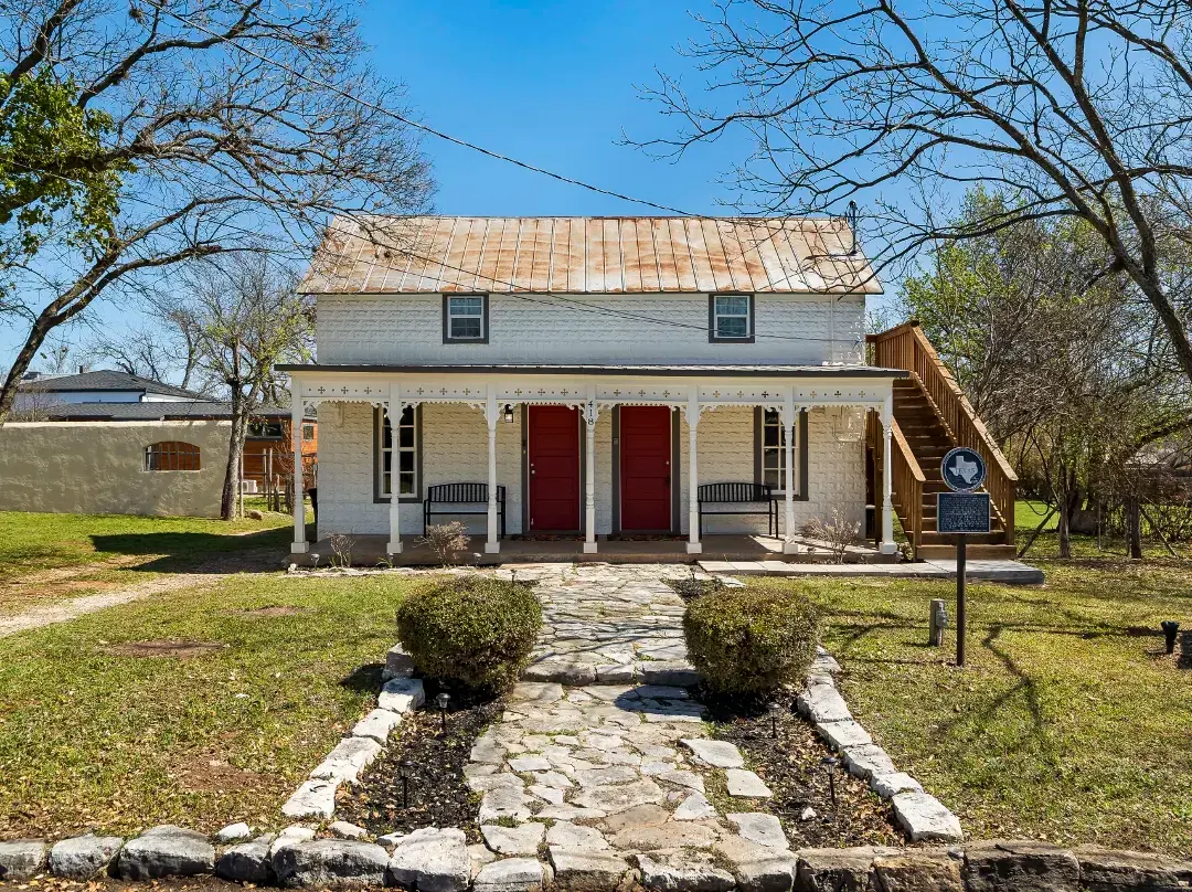 Spacious With Outdoor Firepit And Smart Tvs - Charming Escape - Fredericksburg, TX