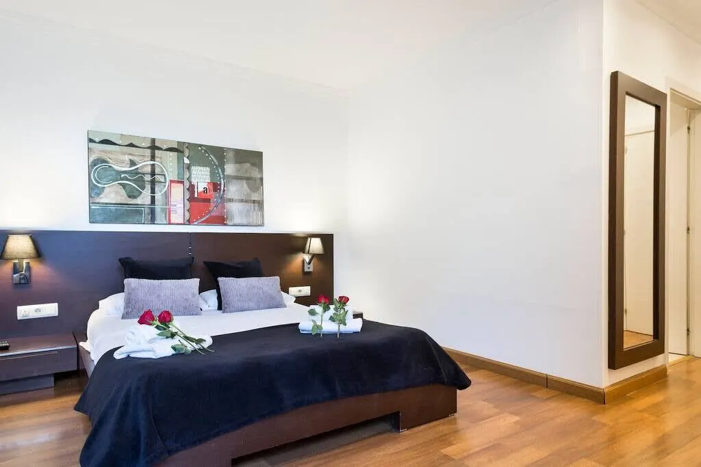 Placa Urquinaona|central And Comfortable 4bd 3bth - Barcelona