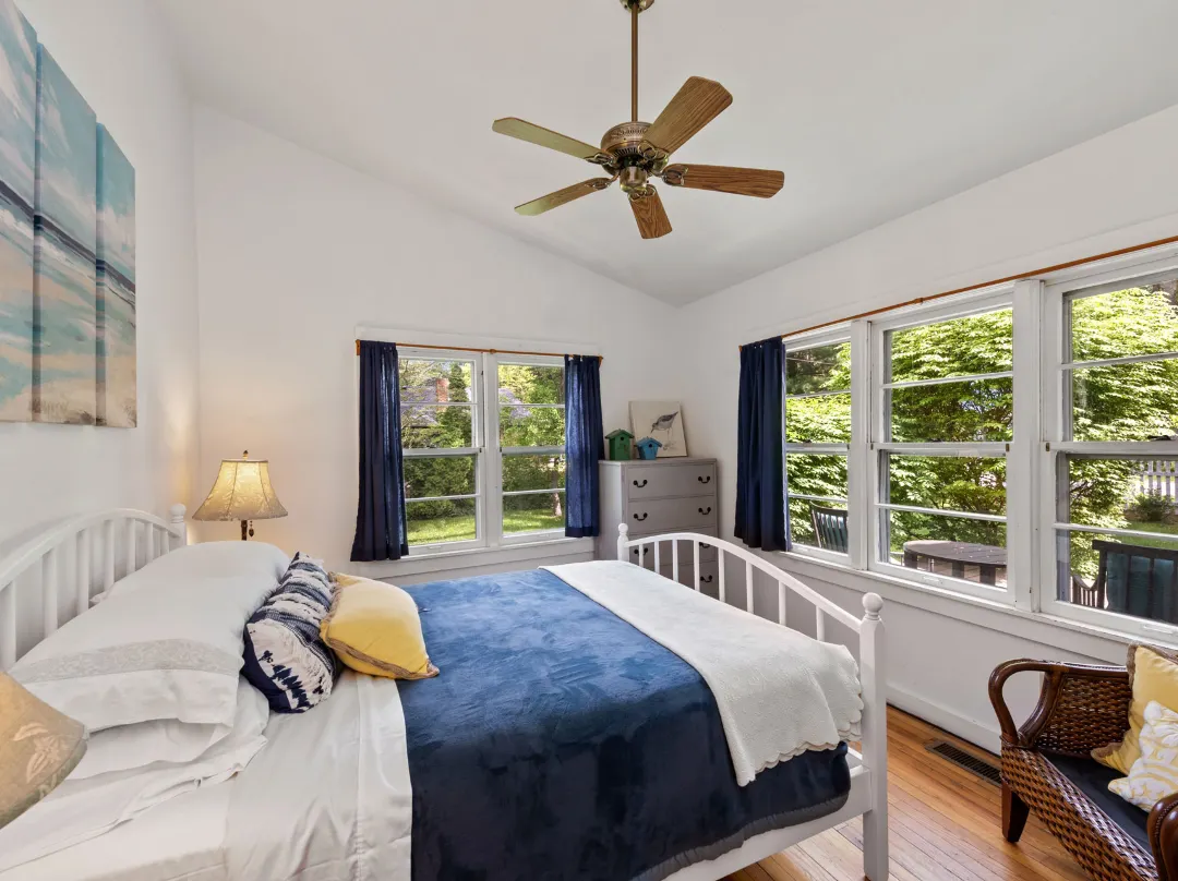 1 Block To Private Beach, Deck, Grill & Firepit - New Buffalo, MI