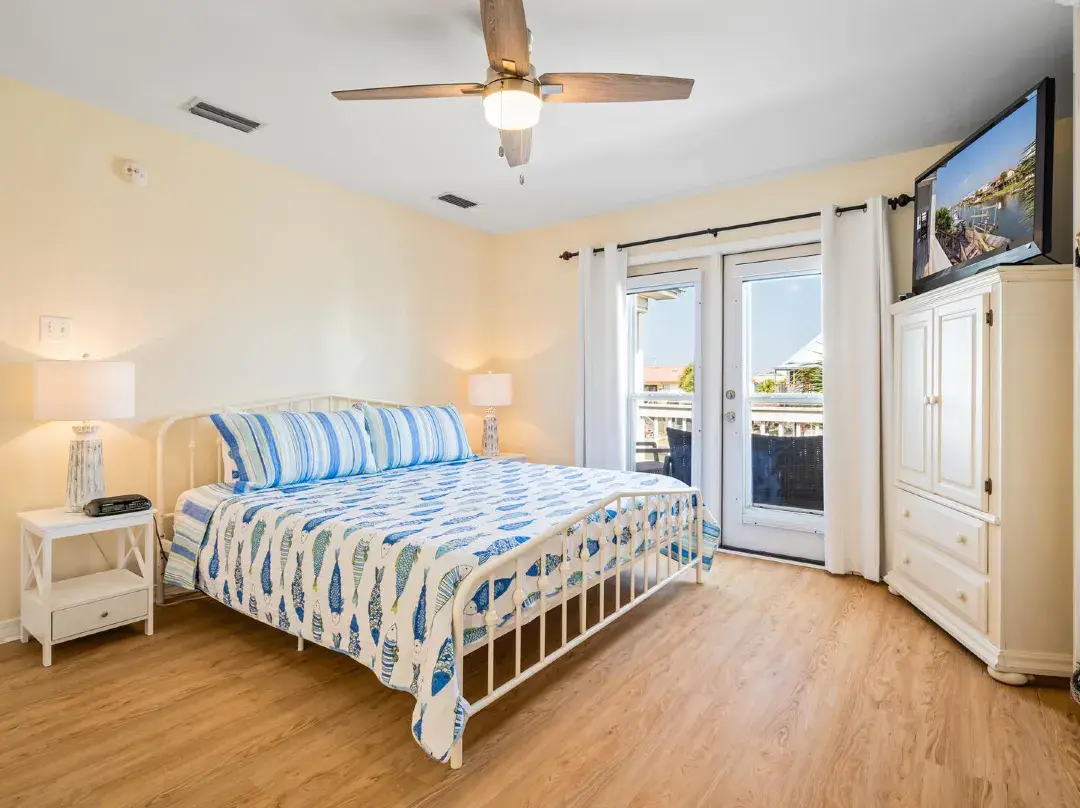 Canal Front Access And Spacious Living Areas - Beautiful Coastal Haven - Dauphin Island, AL