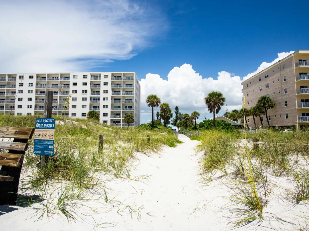 Coastal Escape With Partial Gulf View - Spacious Eco-friendly Haven - Redington Beach, FL