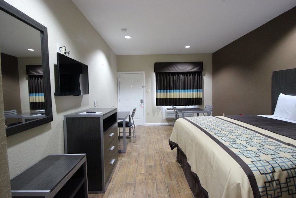 Scottish Inn & Suites Baytown - Baytown, TX
