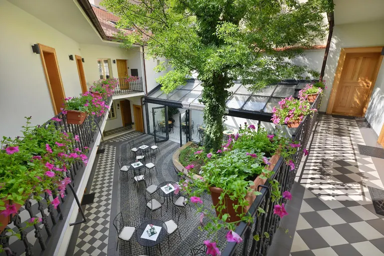 Hotel At The White Lily - Praga