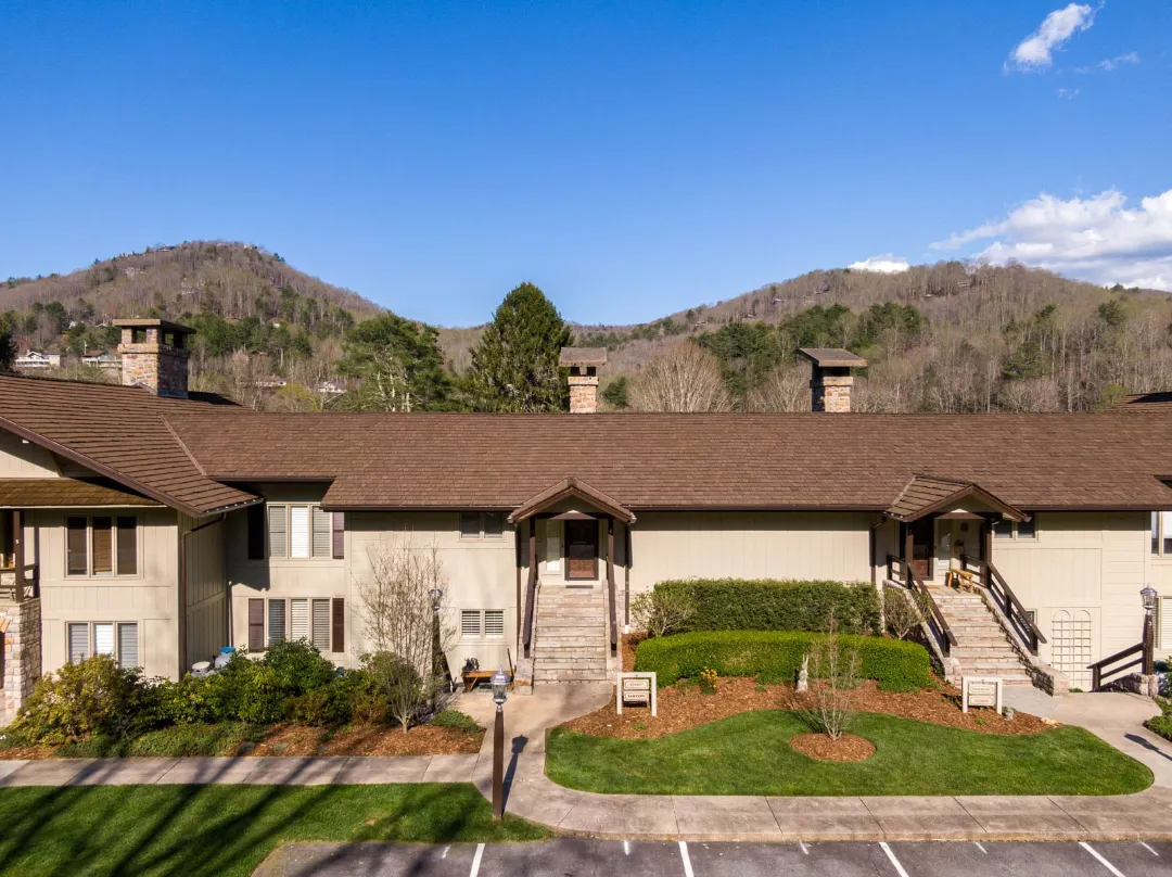 Scenic Patio And Gas Fireplace With Lake View - Cozy Retreat - Boone