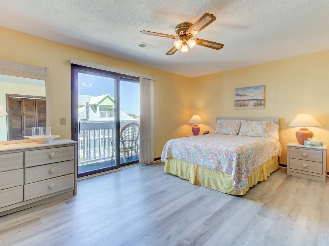 Oceanfront Deck With Beach Views - Charming Coastal Haven - Carolina Beach, NC